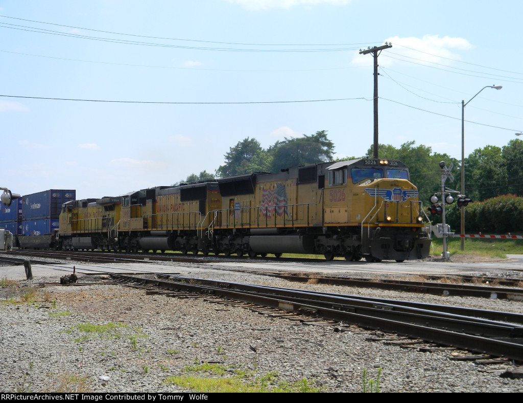 UP 5026 Leads UP Train ZMXDT-19